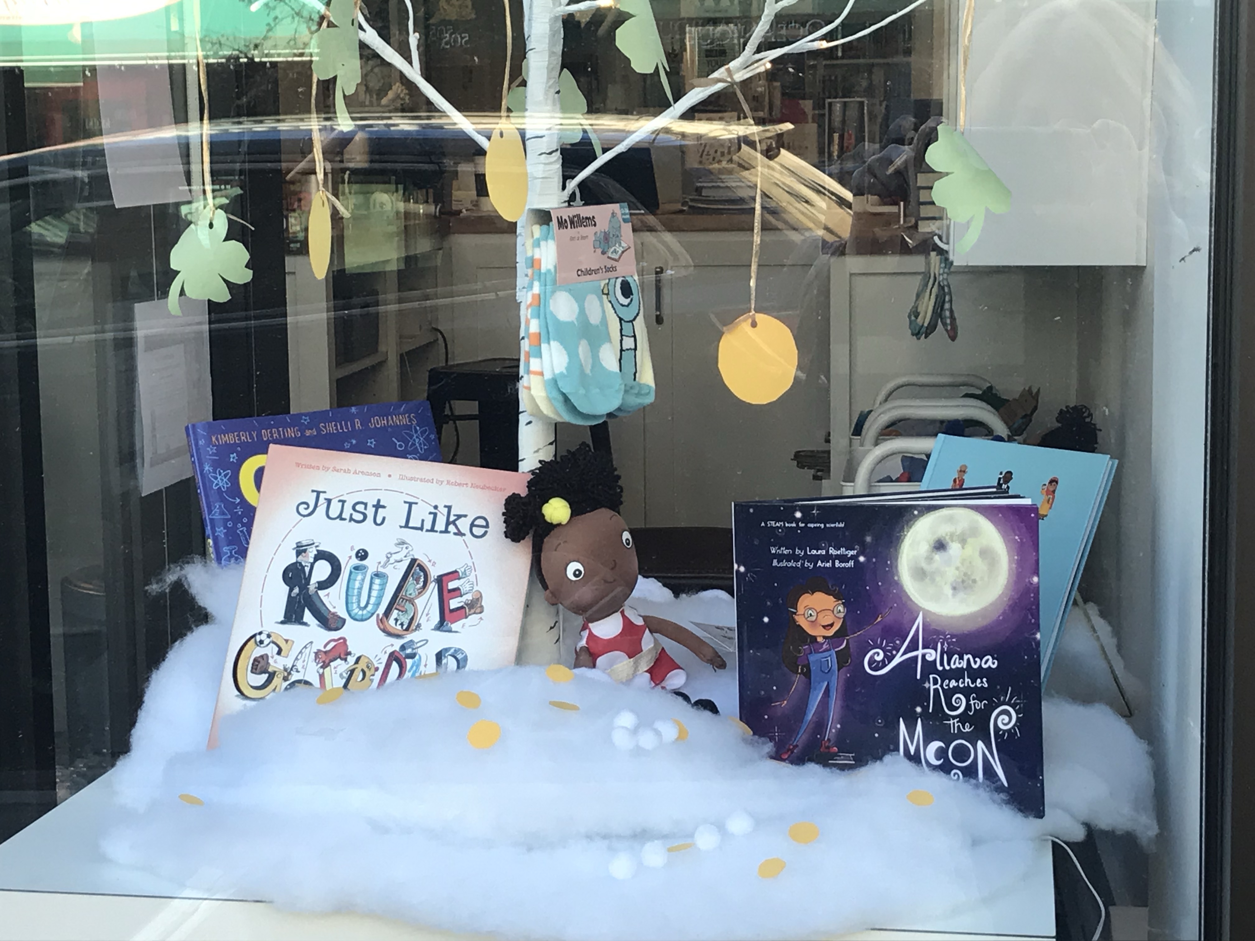 Welcome Author Sarah Aronson – Giveaway Alert – Laura Roettiger Books