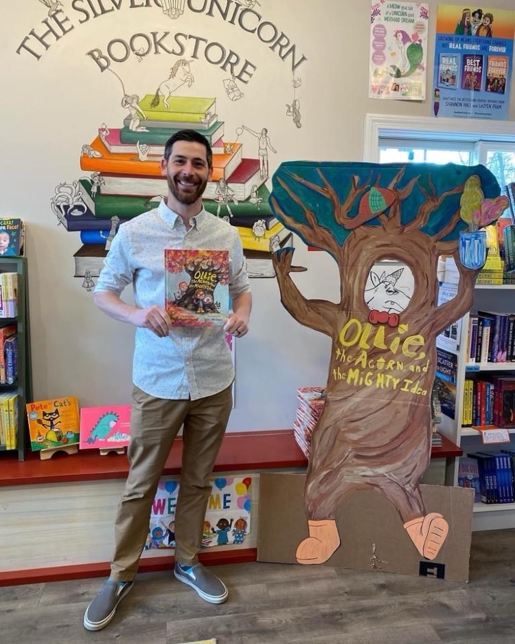 Welcome Author Andrew Hacket – Giveaway Alert – Laura Roettiger Books